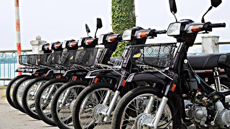 Vì sao giới trẻ đi Super Dream 100 lại thích tháo yếm?