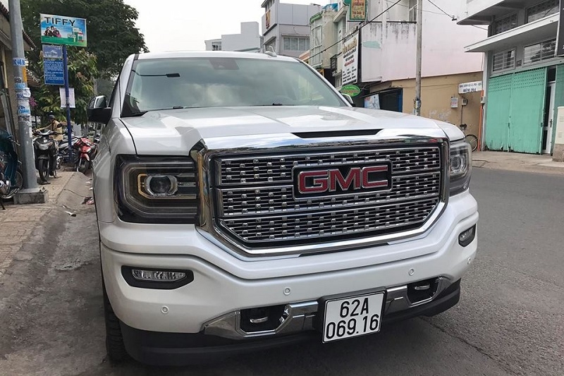 Xe bán tải cỡ lớn GMC Sierra 2016 về tay đại gia Long An